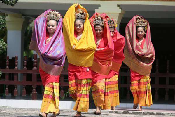 34 Tarian Daerah di Provinsi Indonesia, Asal Daerah + Gambar Lengkap!